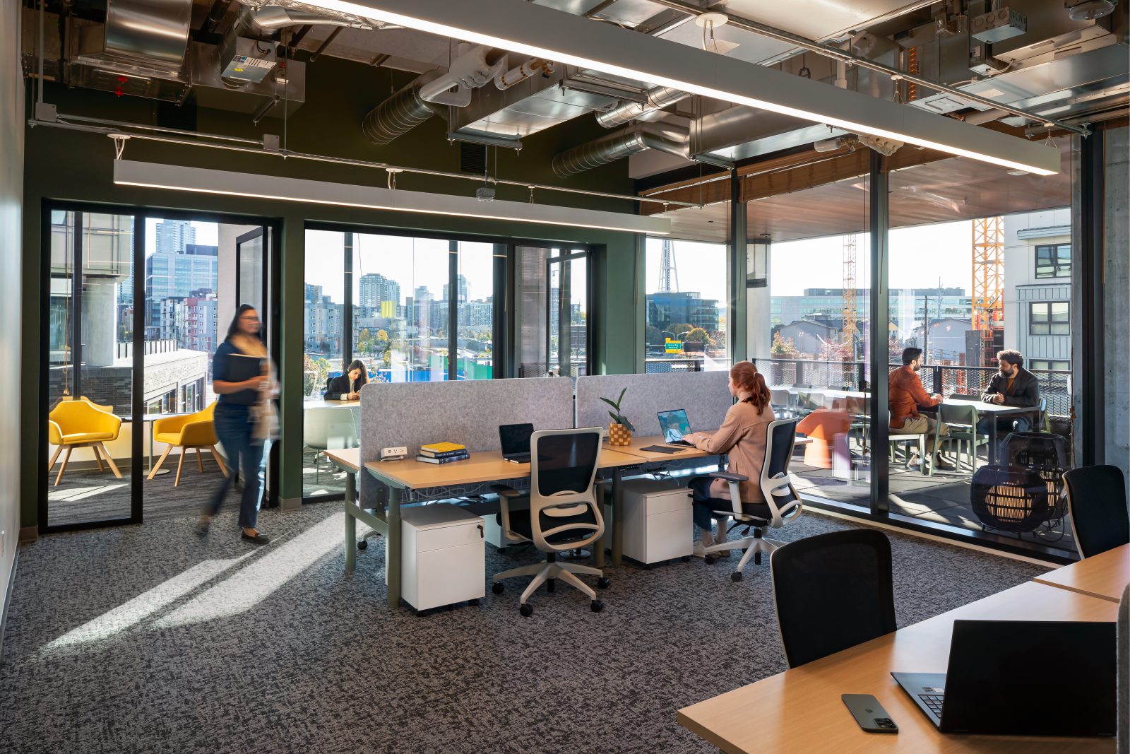 Four Reasons to Kick Desks Out of Labs – Boulder Associates